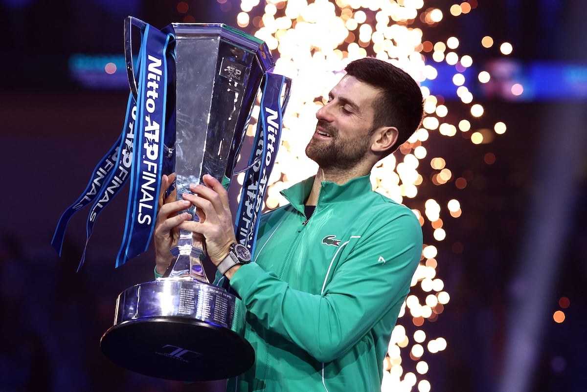 Djokovic wins record 7th ATP Finals title by beating Sinner in straight sets | Sports | EL PAÍS ...