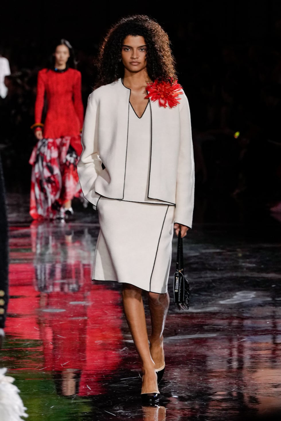 Matthieu Blazy desencorseta Chanel y cierra una semana de la moda ...