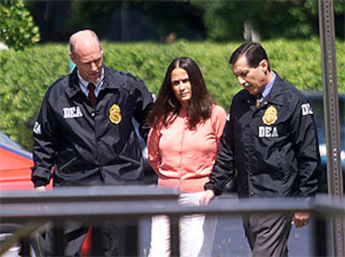 Dos agentes de la DEA acompañan a Doris Mangeri | Última | EL PAÍS