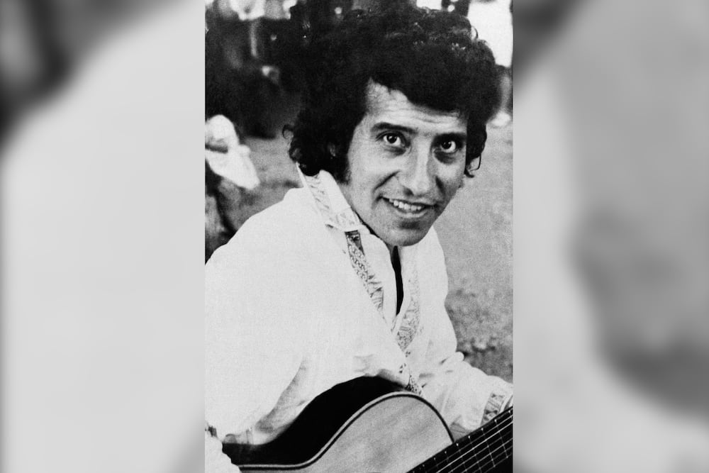 Víctor Jara, 150 canciones y un poema: una biografía que sigue viva y ...