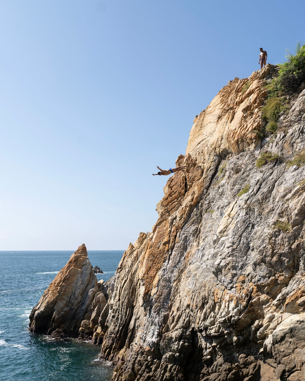Acapulco’s cliff divers: 90 years of challenges, rituals and shows ...