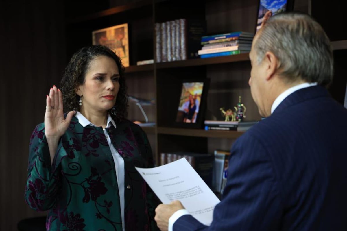 Gustavo Petro releva a William Camargo y elige a María Constanza García ...
