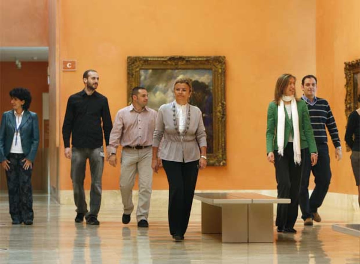 Sara Neira con sus colaboradores del museo Thyssen | Negocios | EL PAÍS