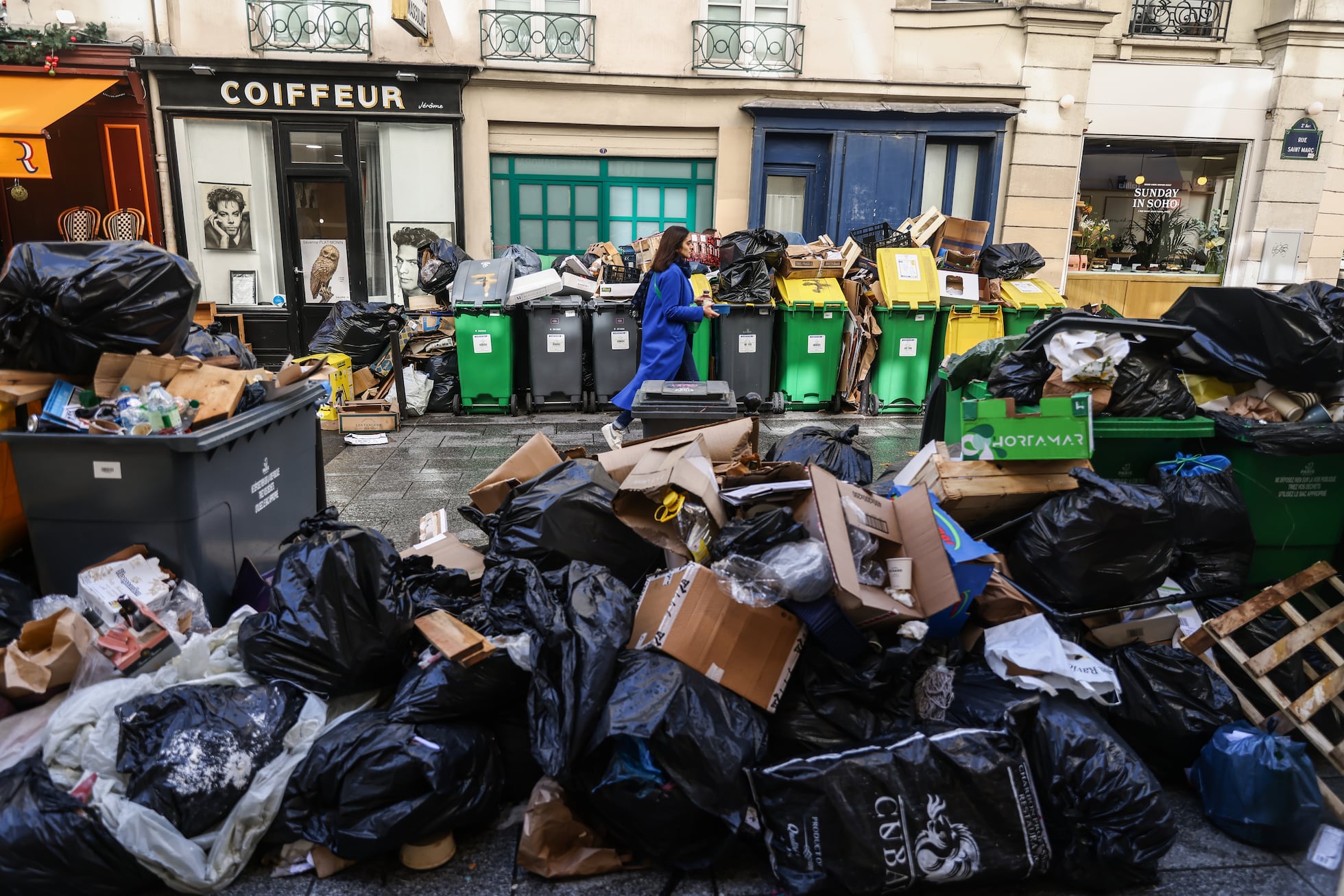 Huelga en Francia: Las calles de París llenas de basura, en imágenes ...