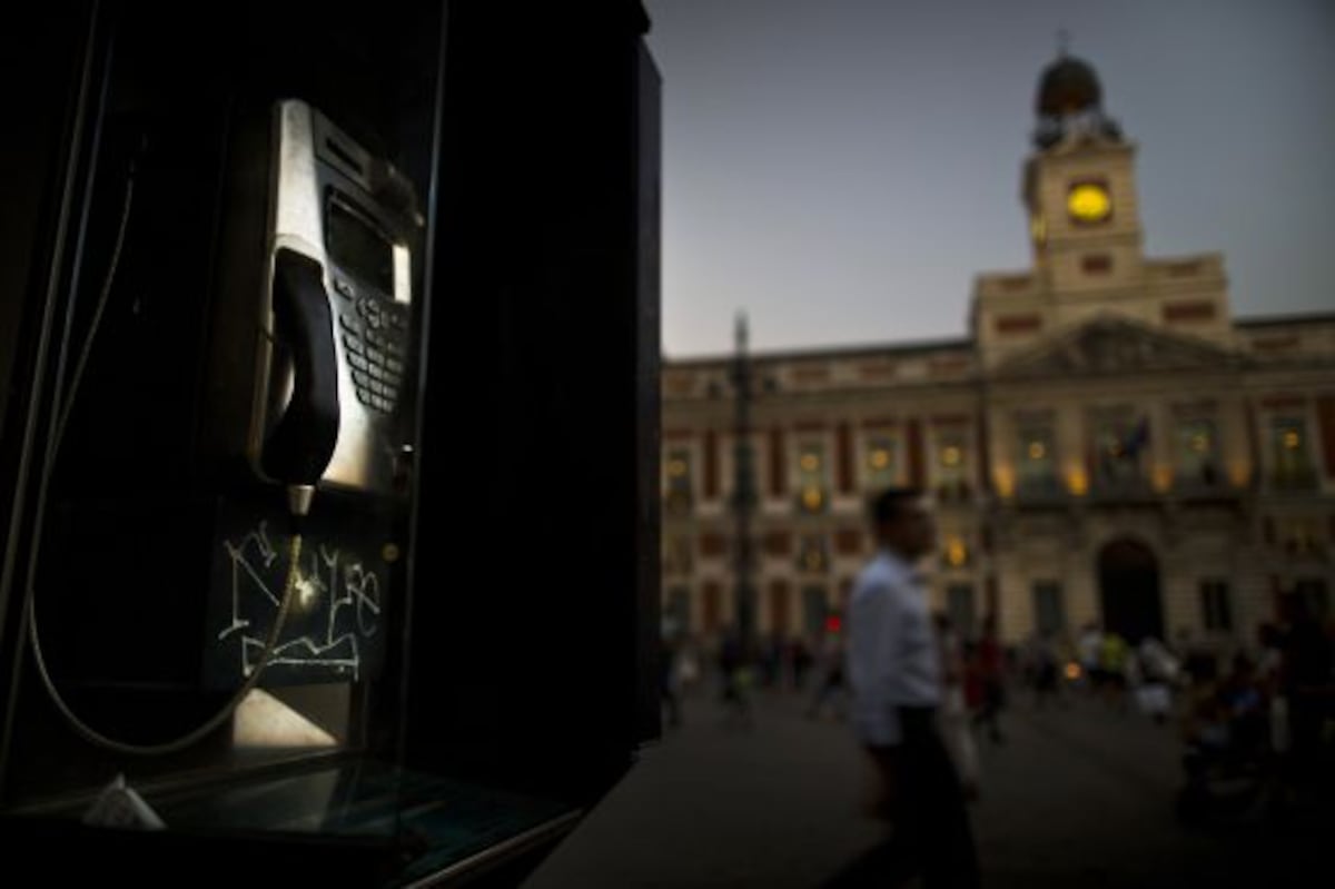 Street life in Spain: The dying days of the phone booth | Spain | EL ...