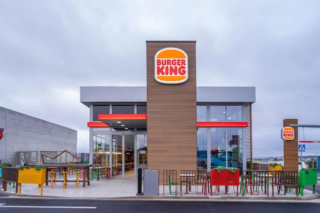 La dueña de Burger King en España roza los 1.500 millones de deuda en ...