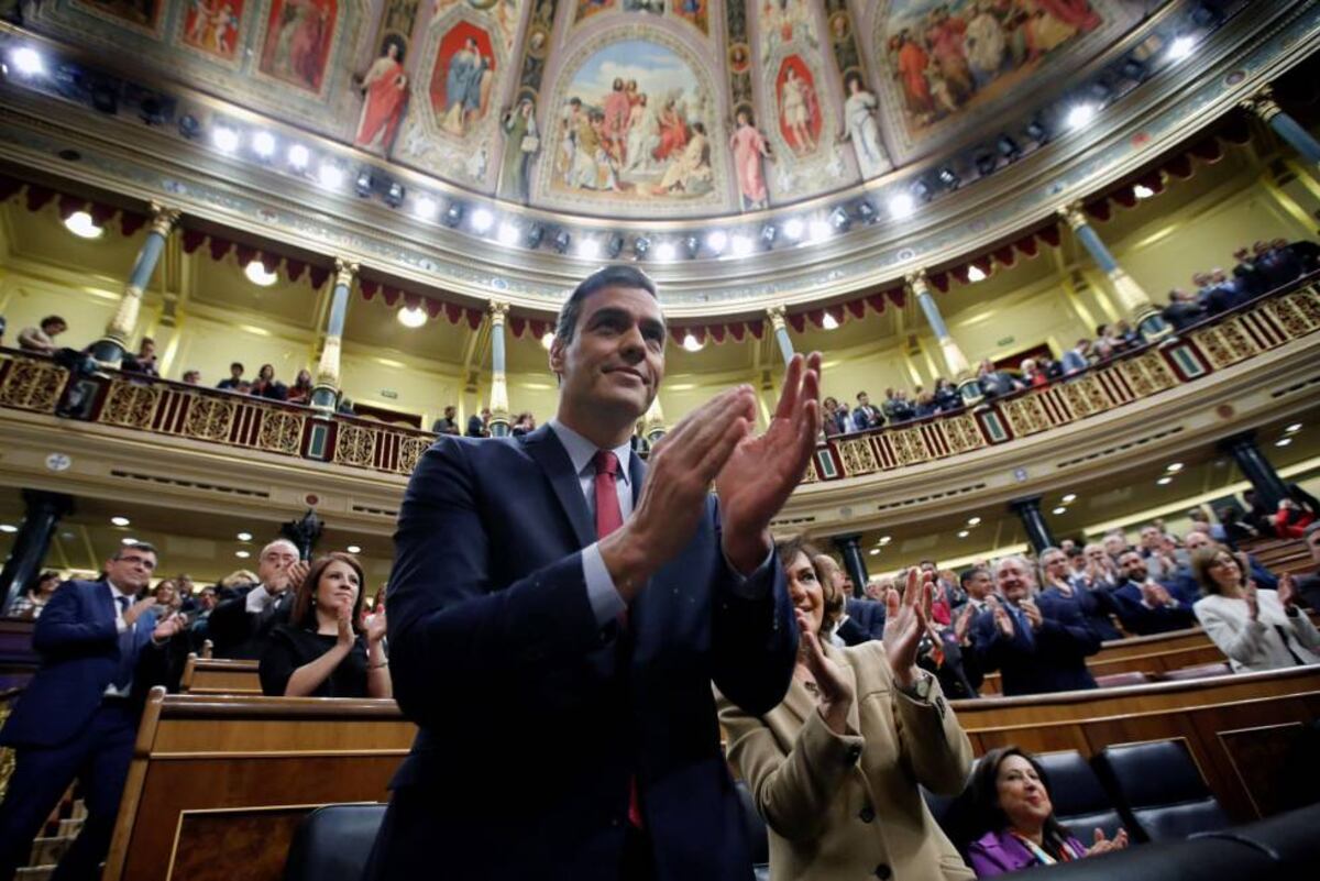 Government of Spain: Pedro Sánchez voted back in as Spanish prime ...