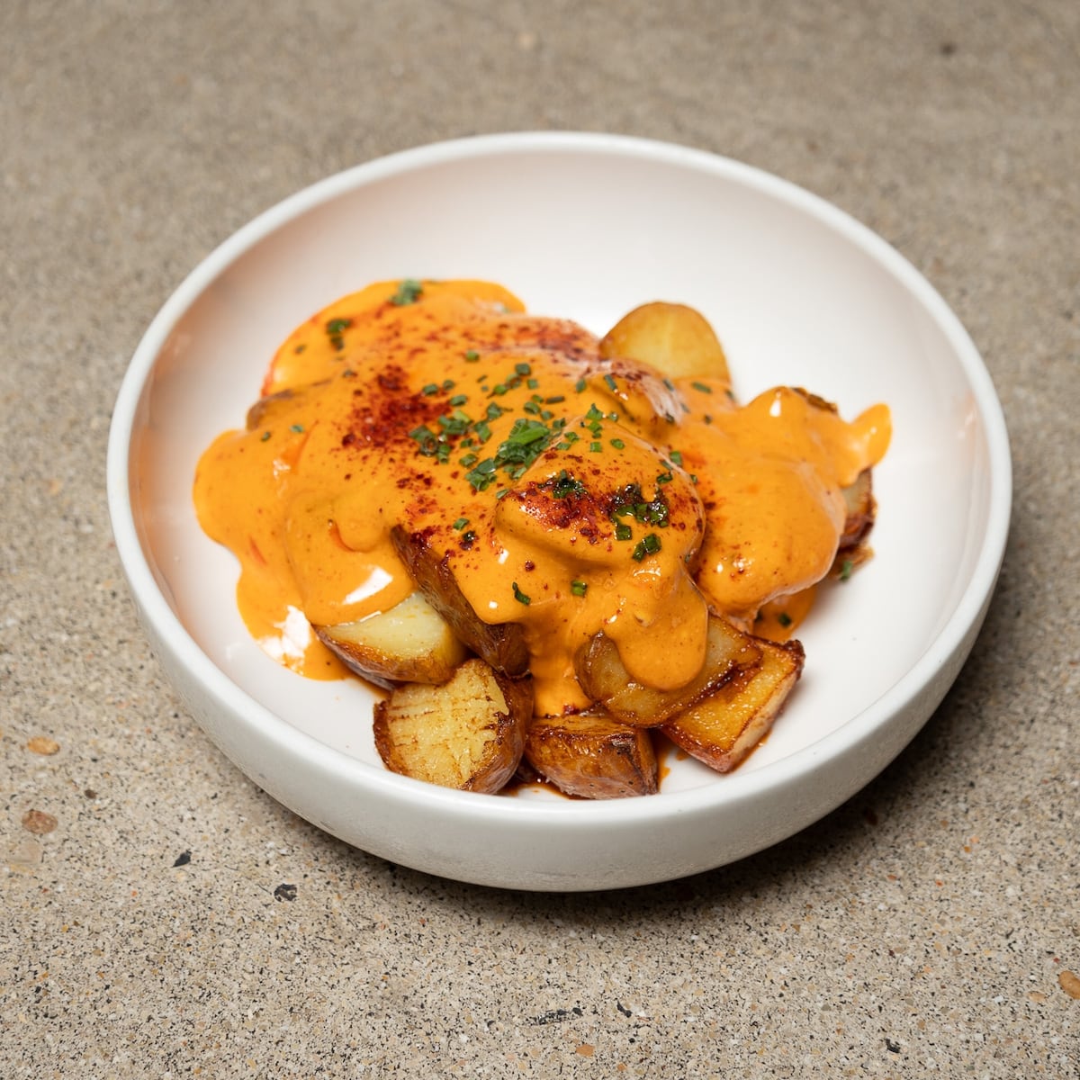 Siete bares y restaurantes donde comer unas patatas bravas exquisitas ...