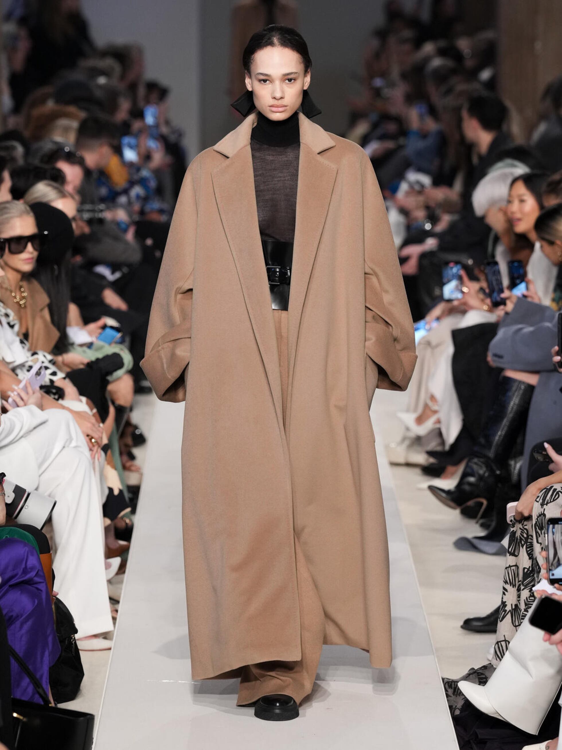 La elegante dominatrix de Max Mara | Fotos | Pasarelas de Moda | S Moda ...