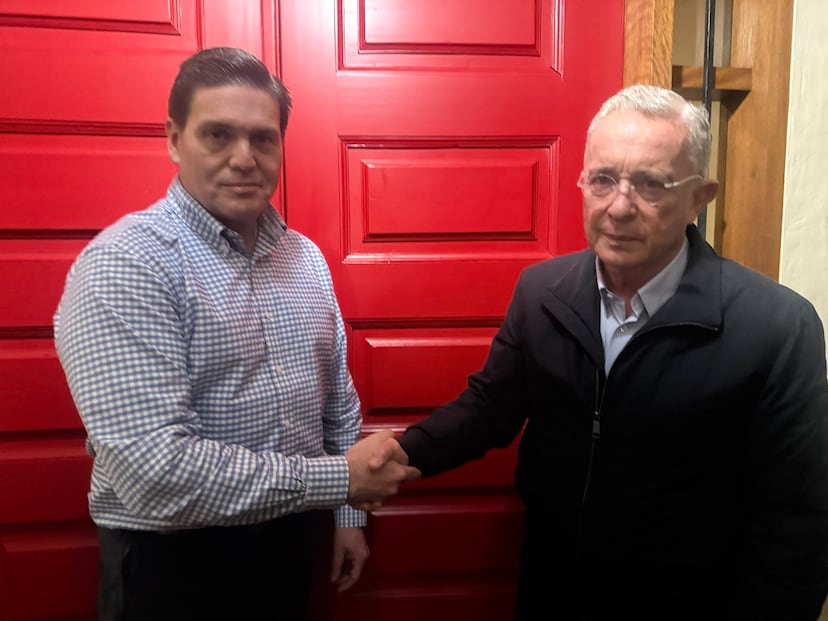 Álvaro Uribe dirige la orquesta de la derecha tras su absolución | EL ...