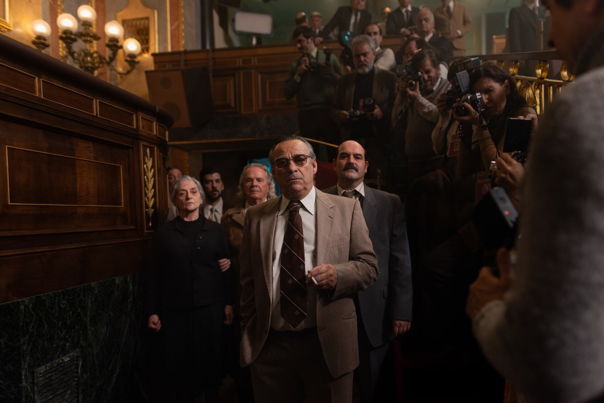 Todo el mundo al suelo!”, otra vez: el 23-F revive en el Congreso con la filmación de la serie ...