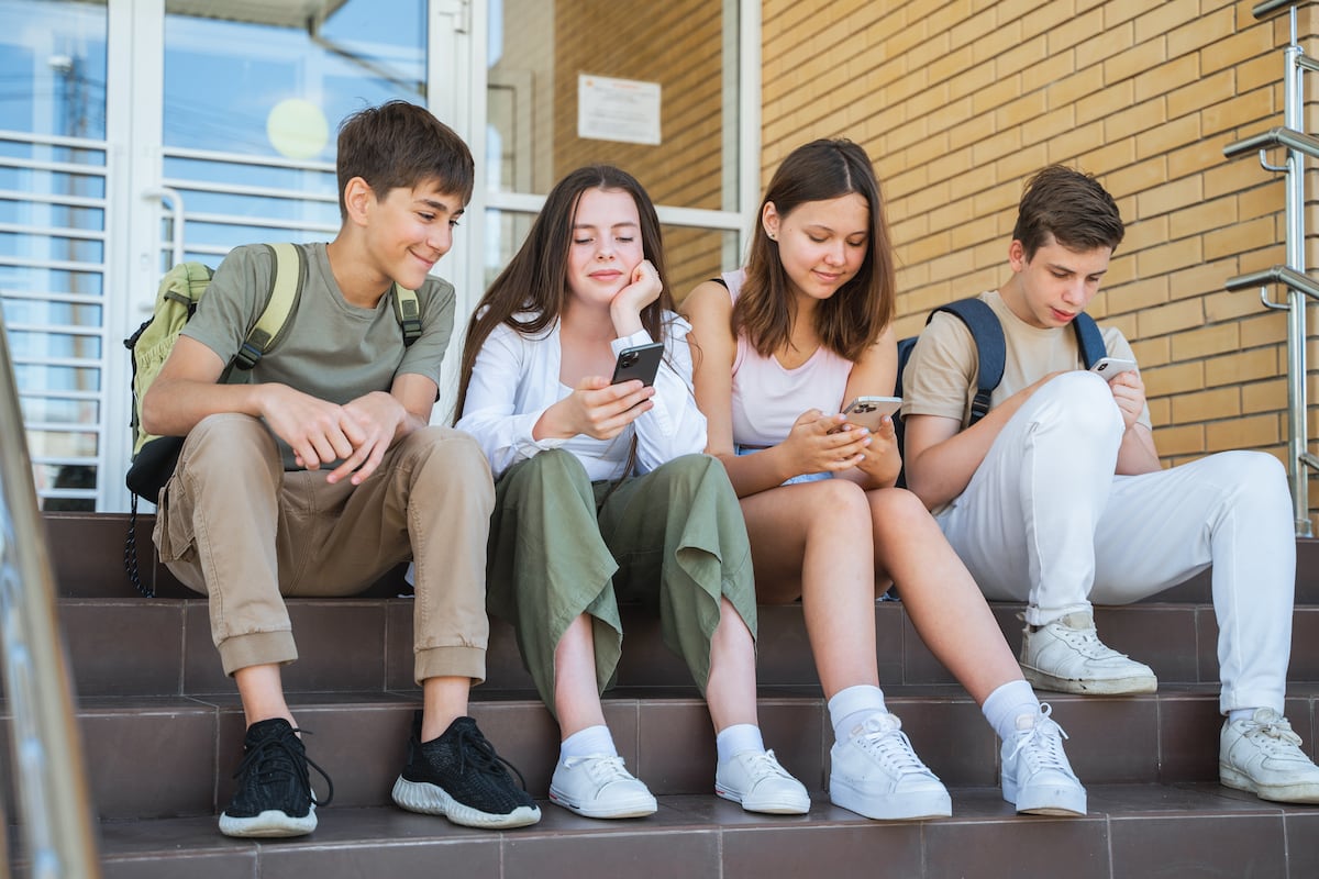 El cibercotilleo: qué es y cómo ayudar a niños y adolescentes a paliar ...