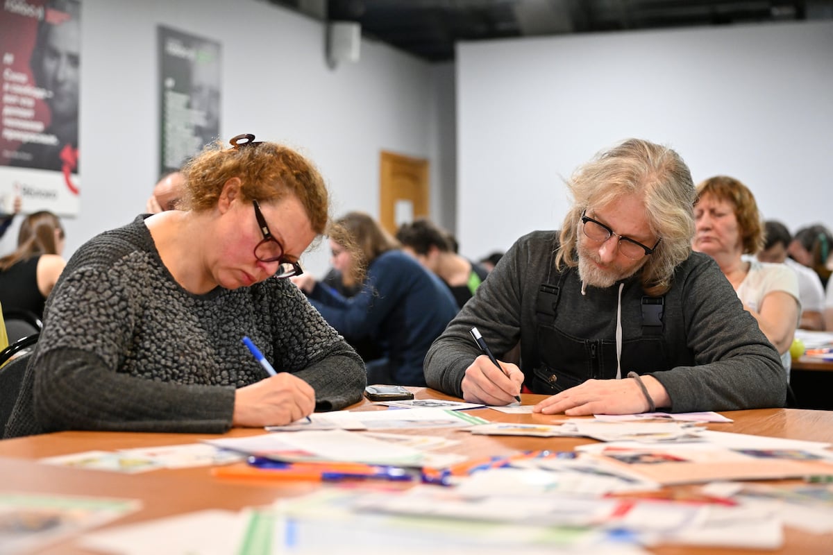 With dissent stifled, some Russians help political prisoners by writing ...