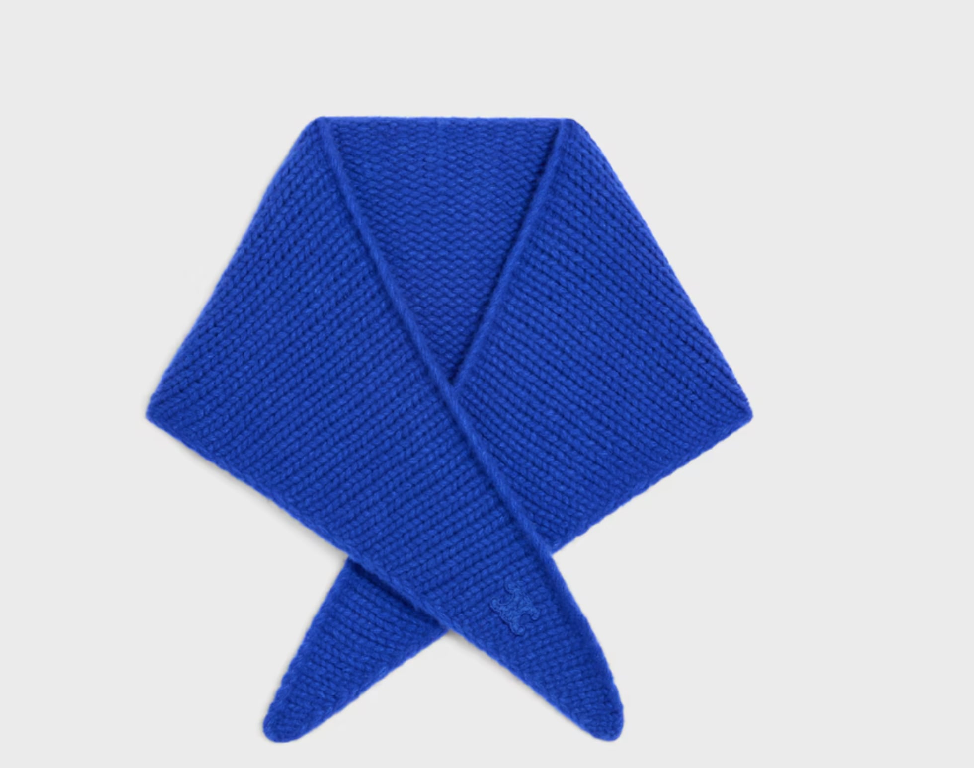 ¿Por qué todo el mundo en la moda lleva un triángulo de ‘cashmere’ al ...