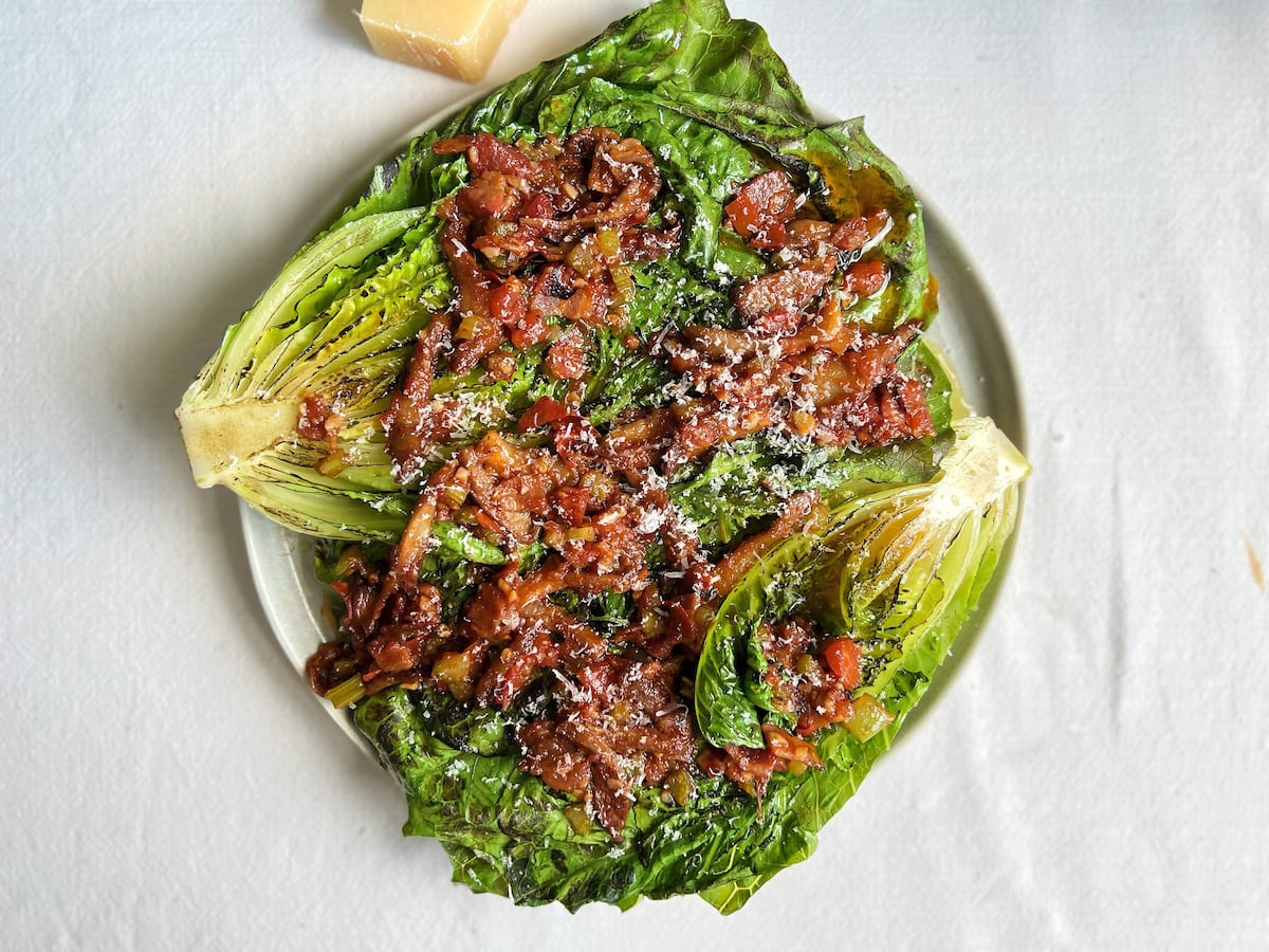 Lechuga romana a la plancha con salsa de bacon ahumado y setas ...