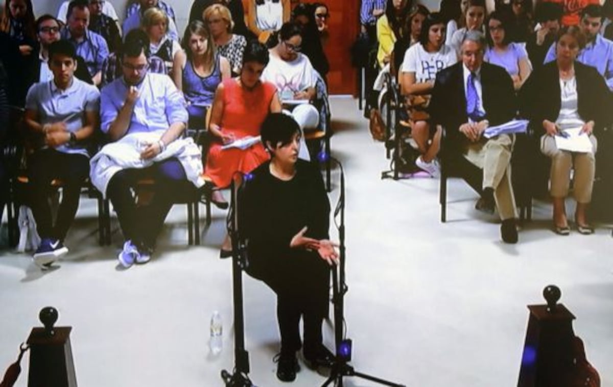 Crime in Spain: Adoptive parents of Asunta Basterra begin trial for her ...