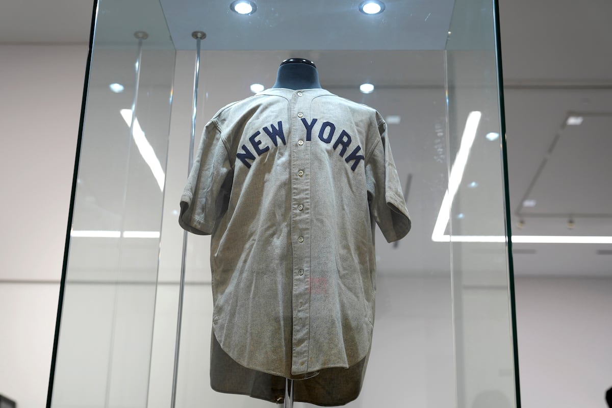 El último ‘grand slam’ de Babe Ruth: su camiseta de 1932 se vende en 24 ...