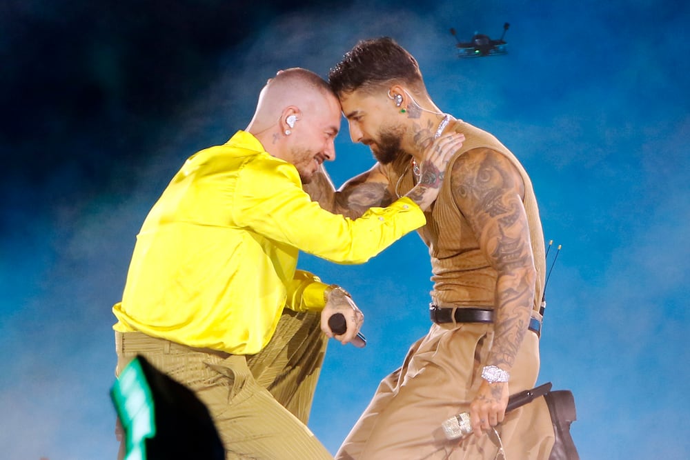 El emotivo encuentro entre abrazos de Maluma y J Balvin: “Eres un ...