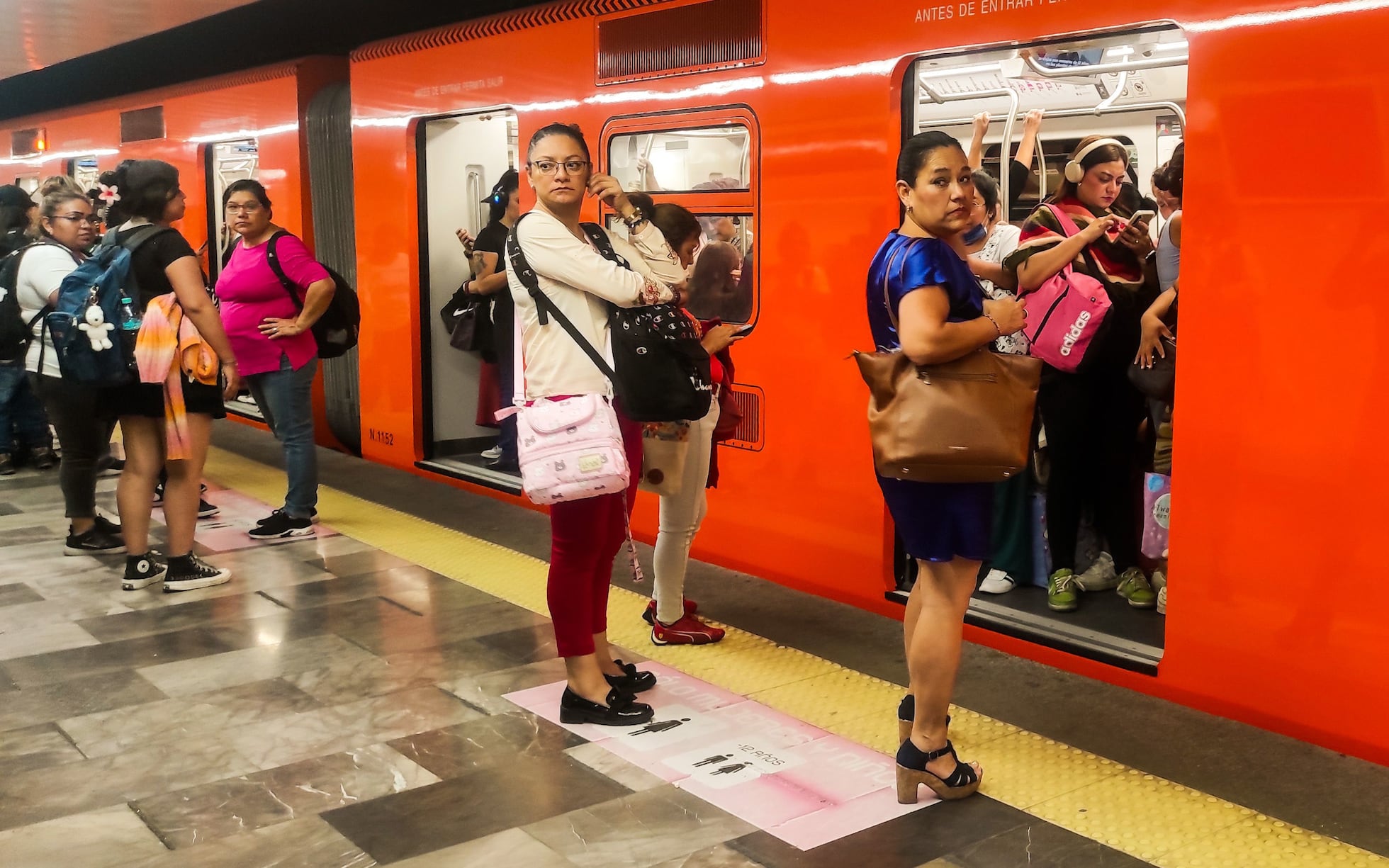 41 pinchazos y cientos de incógnitas en el metro de Ciudad de México ...