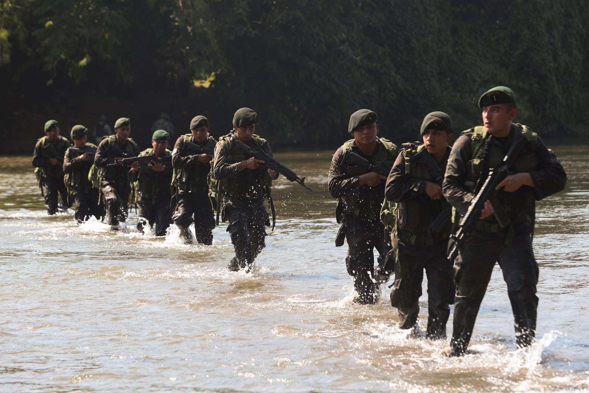 Guatemala acoraza sus fronteras con kaibiles, su unidad militar de ...