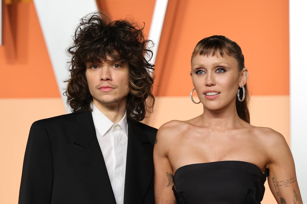 Miley Cyrus se compromete con su novio, Maxx Morando | Gente | EL PAÍS