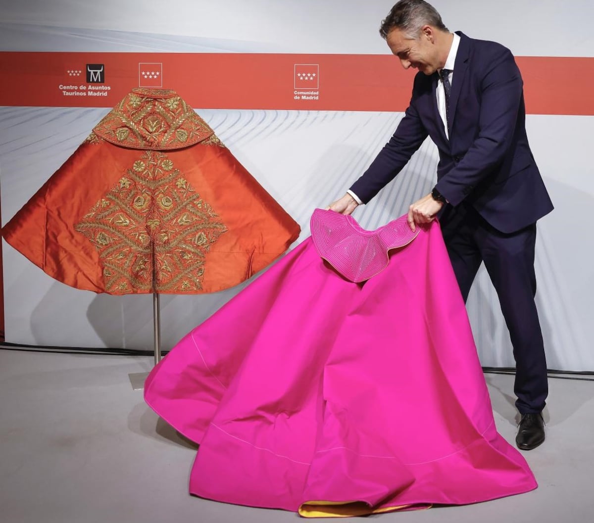 Carlos Novillo, un entusiasta consejero de Interior de Madrid, con el ...