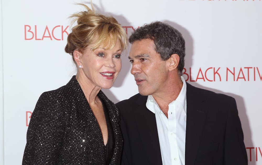 La frase que acompaña a la foto de Antonio Banderas con Melanie ...