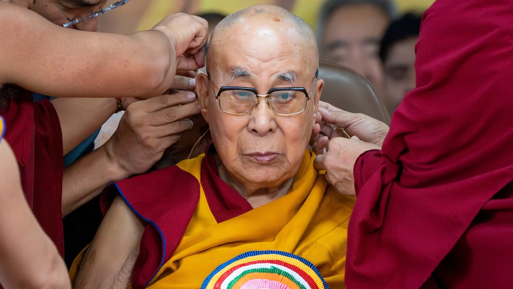 El dalái lama triunfa en los Grammy a los 90 años: gana el premio al ...