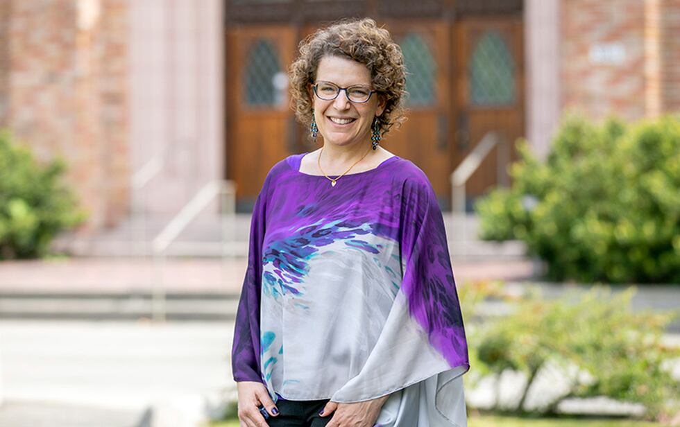 Emily Bender: “Los chatbots no deberían hablar en primera persona. Es ...