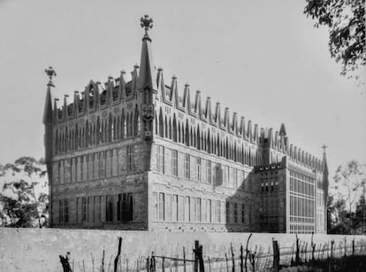 Gaudí, el constructor, es revela al col·legi de les Teresianes | Art i ...