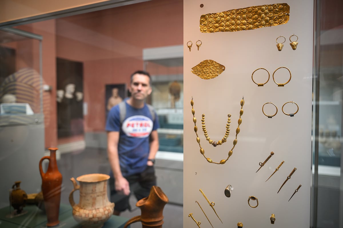 Dos museos británicos prestan a Ghana decenas de objetos saqueados a la ...