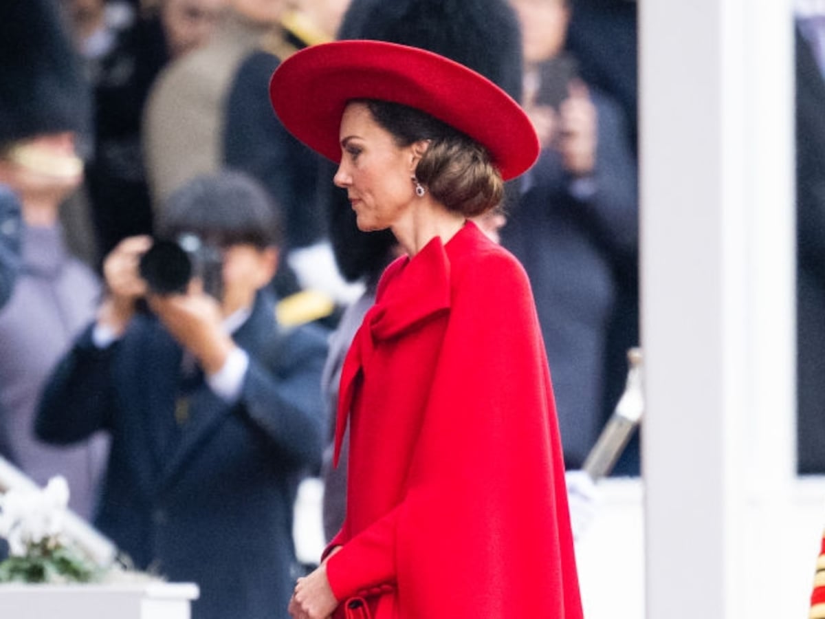 Kate Middleton se pone un espectacular abrigo rojo de fiesta para ...