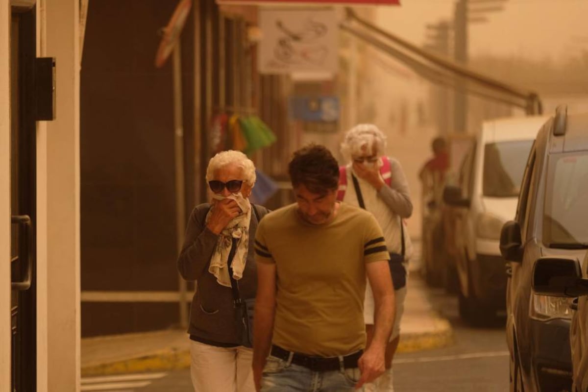 Aena cierra el aeropuerto de Gran Canaria por la densa calima ...