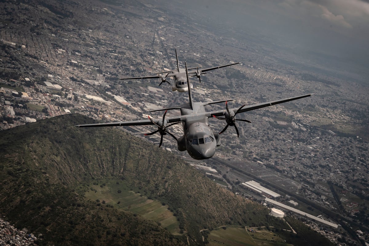 La ley que concede al Ejército la vigilancia del espacio aéreo calienta ...