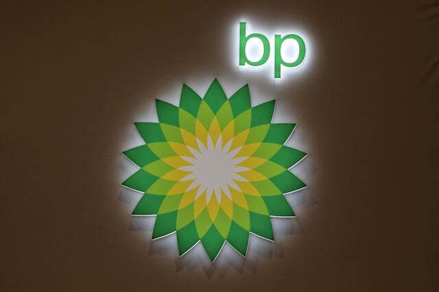 BP suspende la recompra de acciones para reforzar su balance | Empresas ...