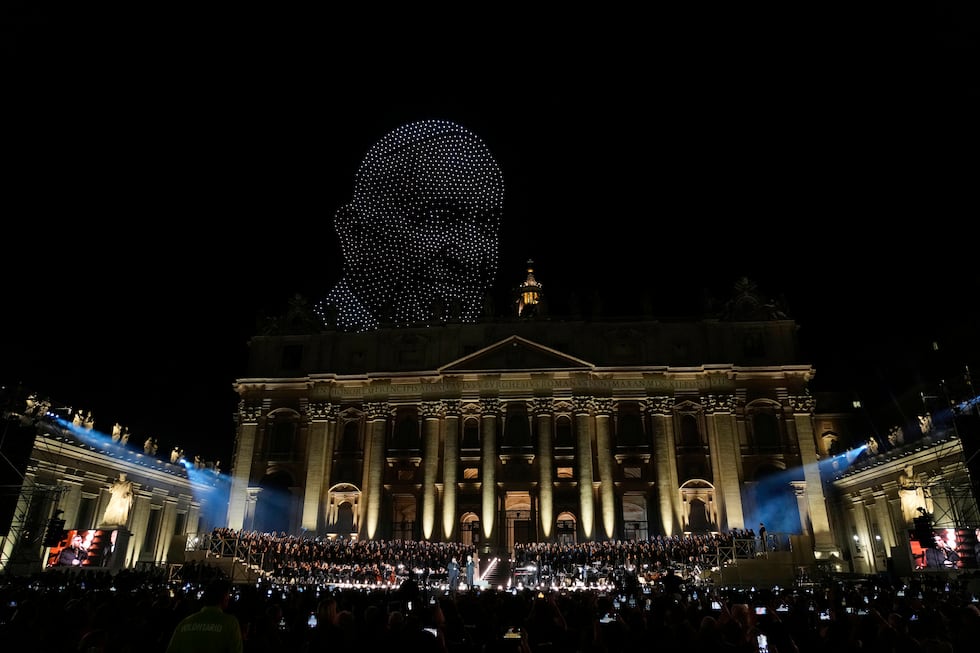 En el Vaticano no se perrea, pero Karol G triunfa de todos modos ...