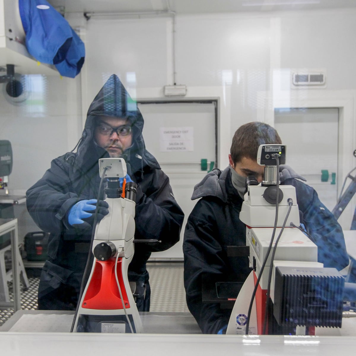 The Spanish laboratory that studies ice bubbles where centuries-old ...