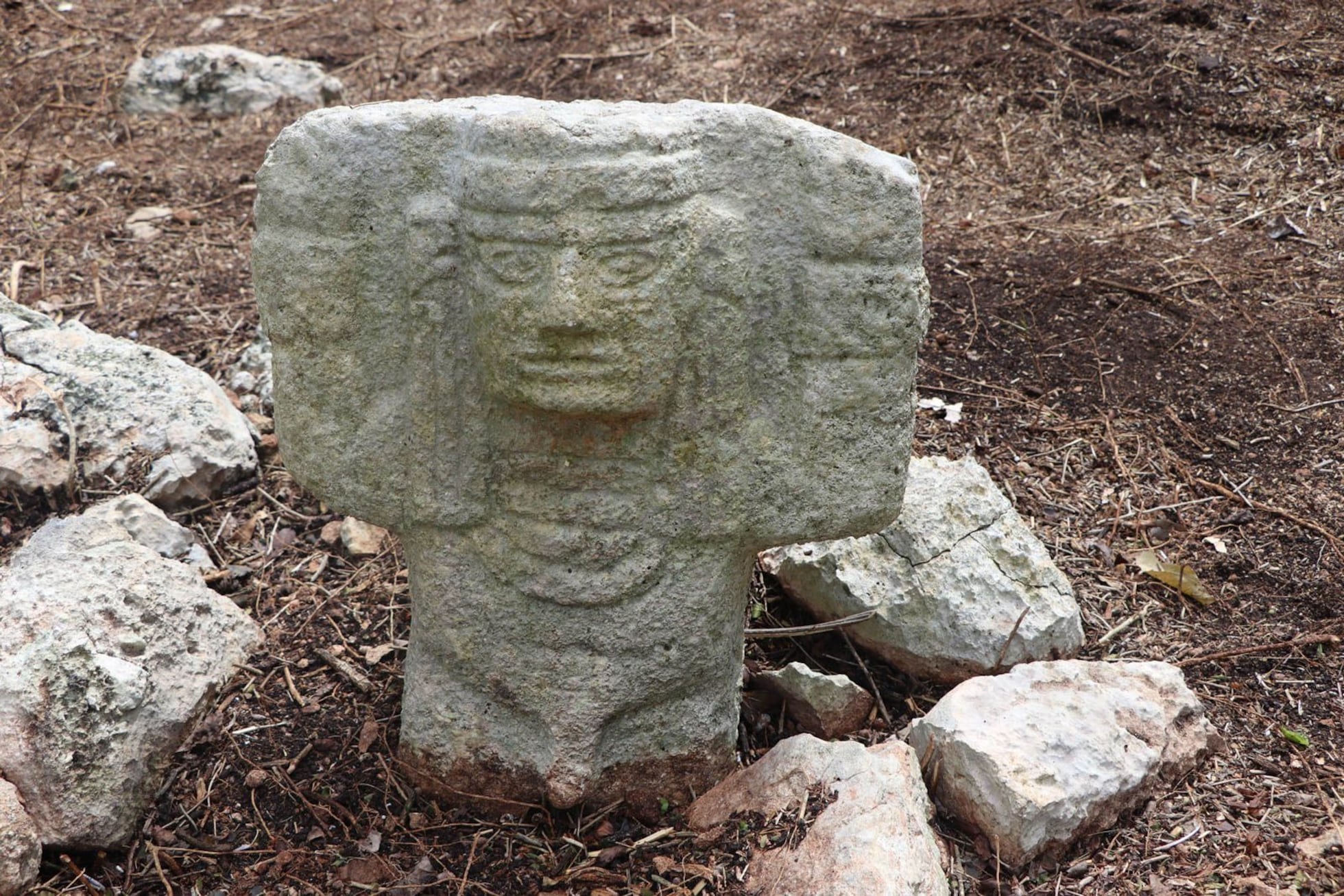 Chichén Itzá: Chichén Viejo, an ancient Mayan citadel surrounded by ...