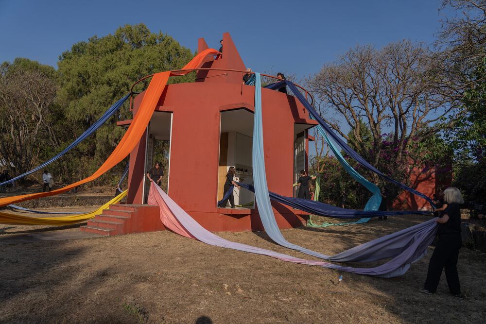 El artista Héctor Zamora celebra la vida y la alegría de la primavera ...