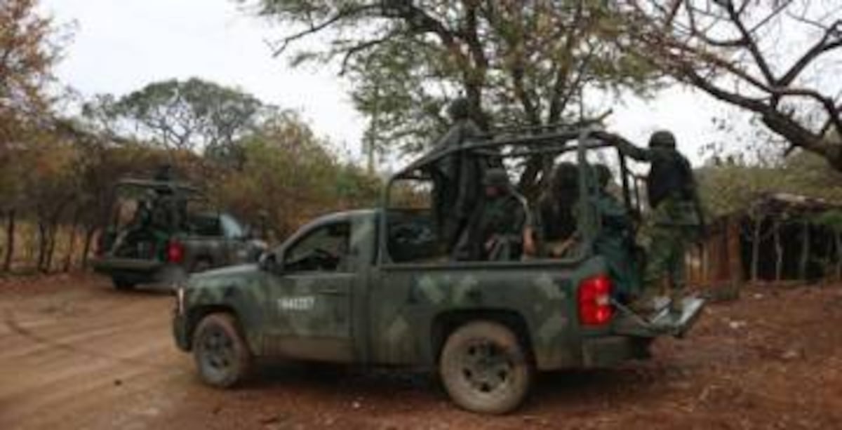 Un comando armado secuestra a entre 12 y 14 personas en un pueblo de ...