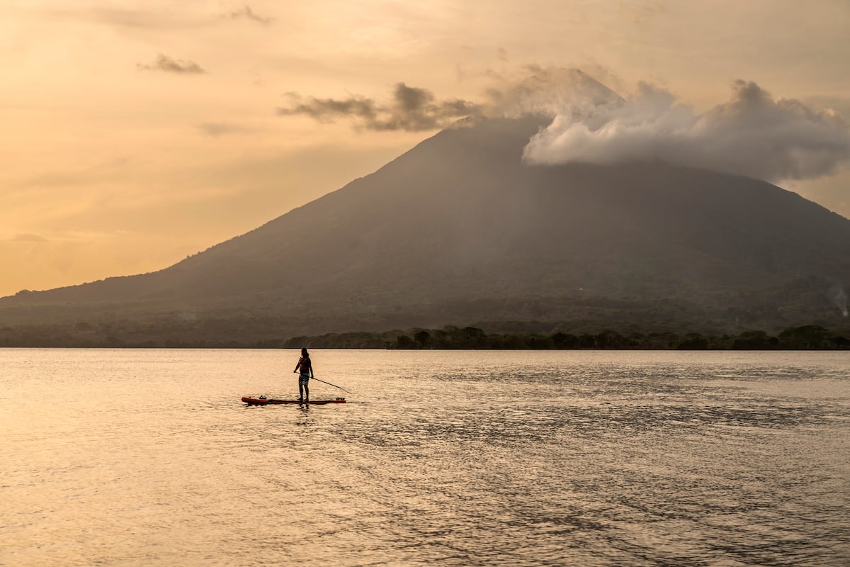 Así es Ometepe, la isla de los volcanes gemelos que emergen de un lago ...