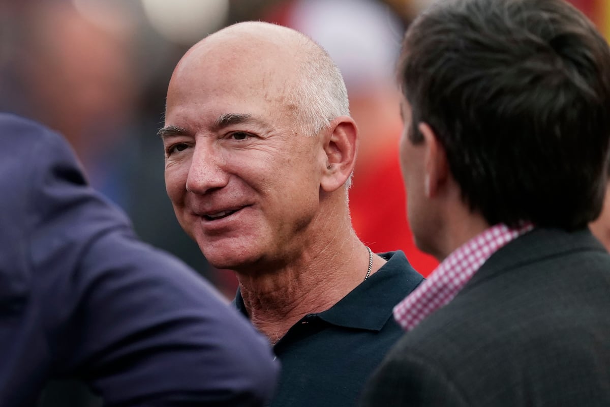 Bezos anuncia que donará en vida gran parte de su fortuna con fines ...