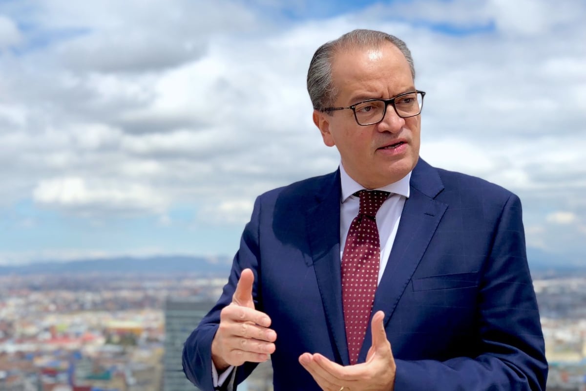Fernando Carrillo: “La máquina de la guerra en Colombia está ...