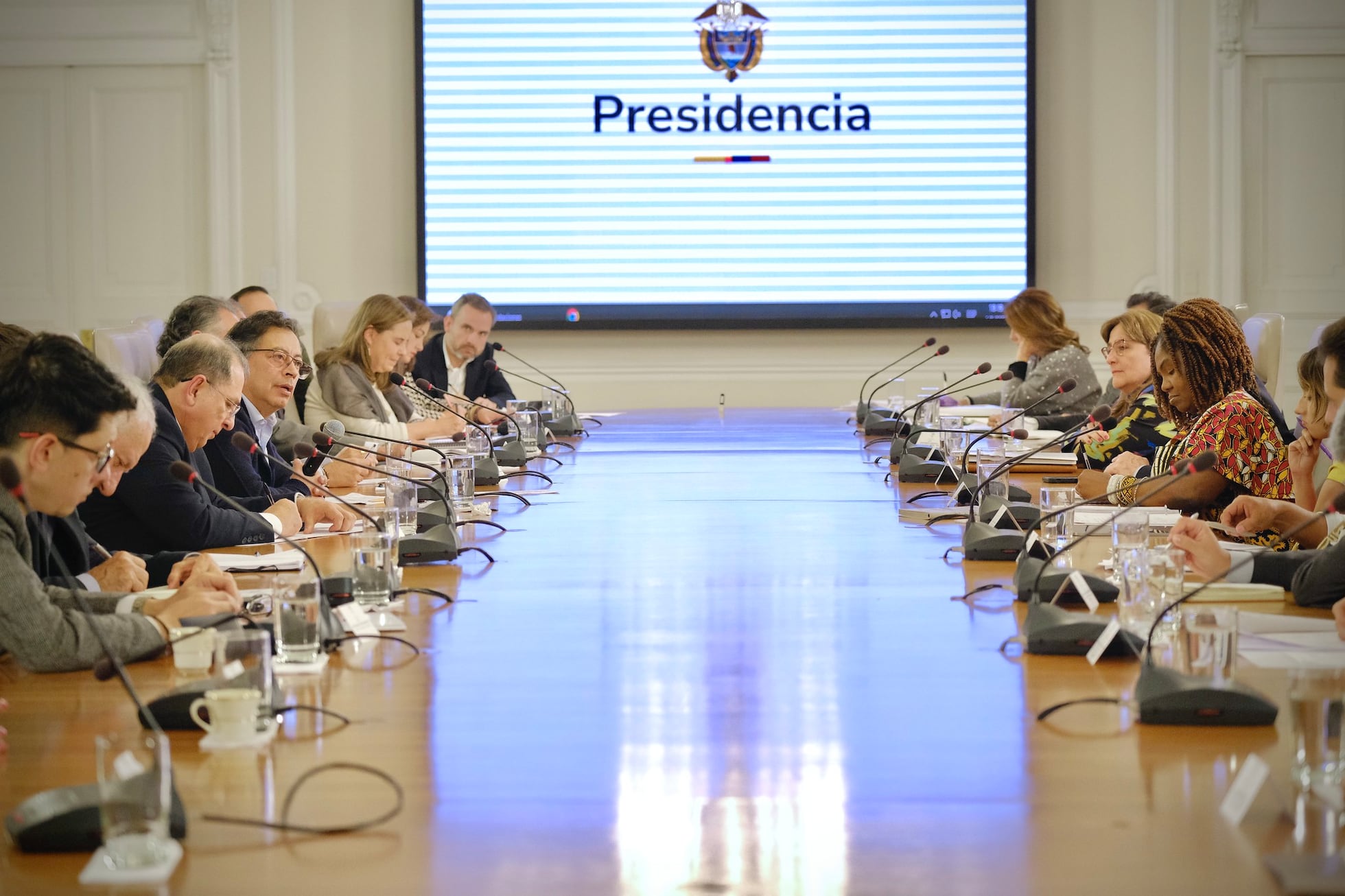 Internal government rebellion threatens to derail the end of Gustavo ...