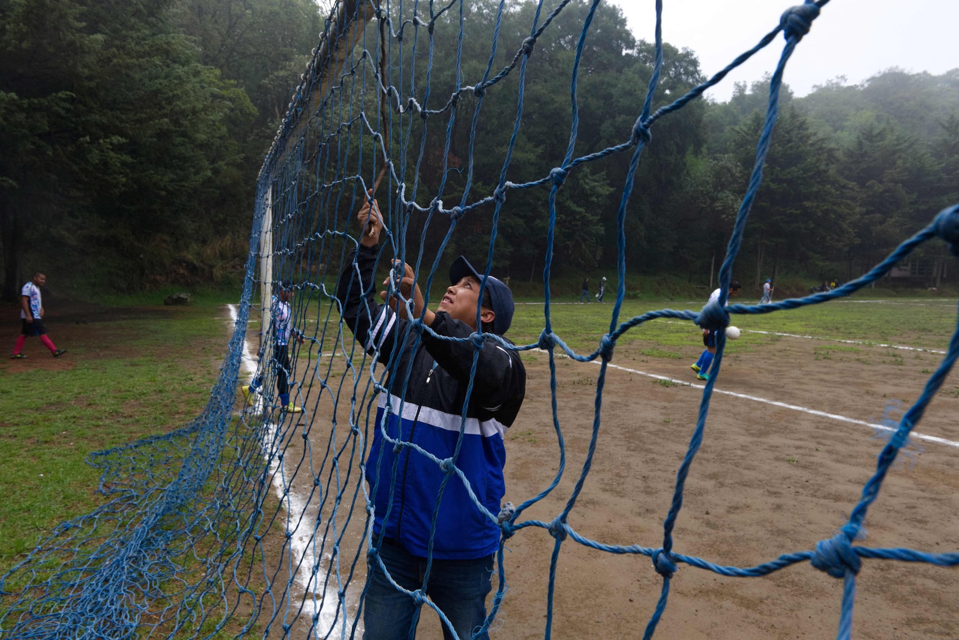 Jugando al fútbol en el cráter de un volcán de Ciudad de México | Fotos ...
