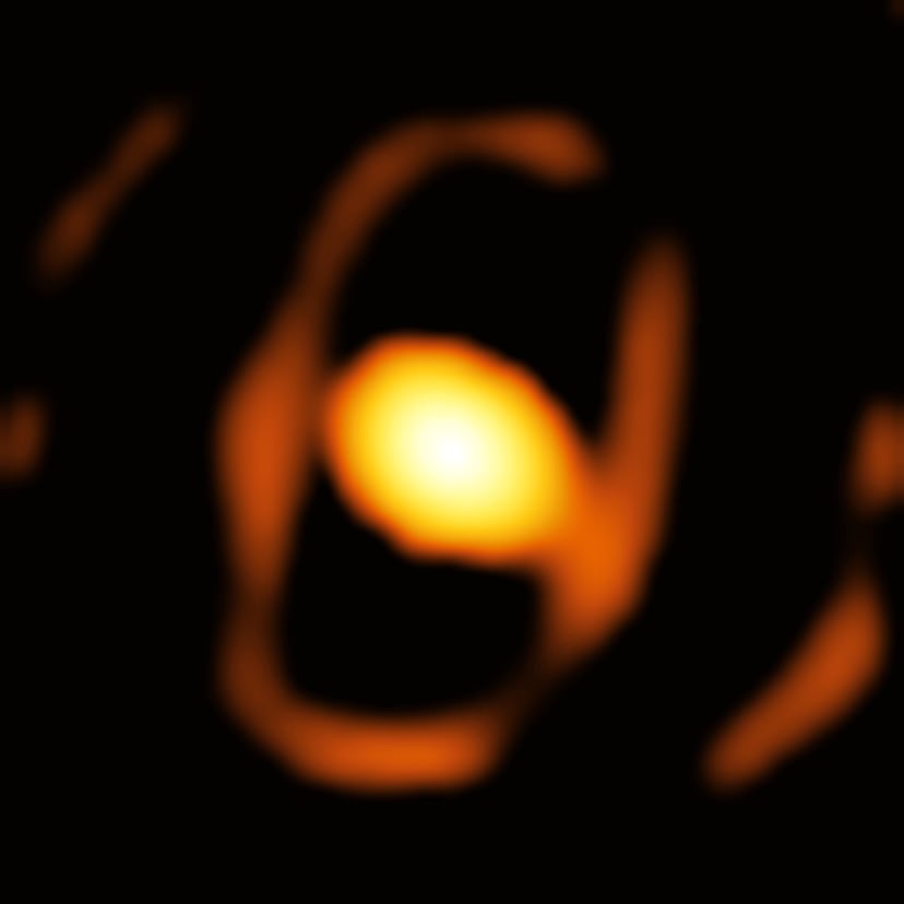 Woh G64 The First Magnified Photo Of A Dying Star Outside Our Galaxy