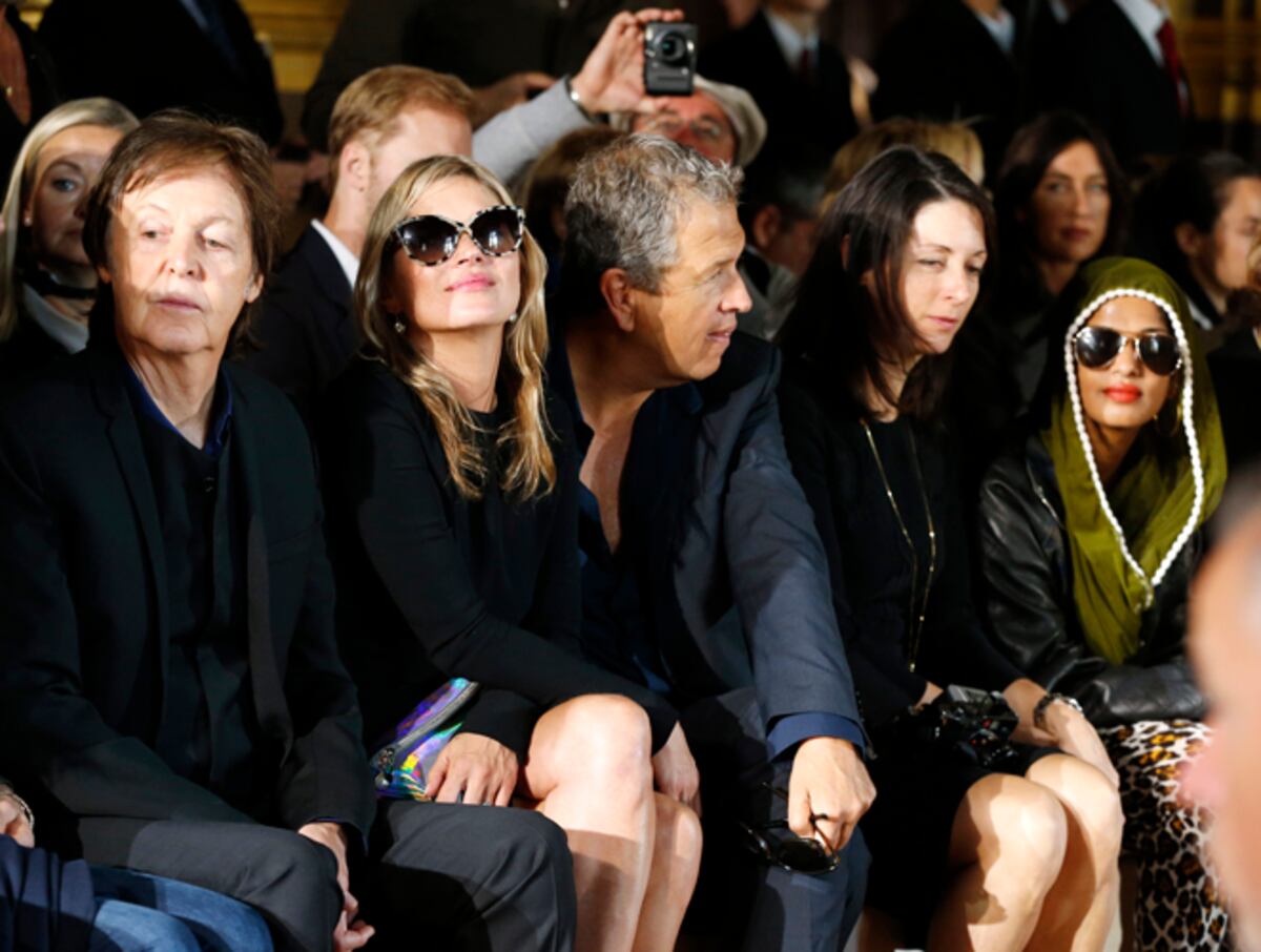 Lo que cobran las celebrities por sentarse en la primera fila de un ...