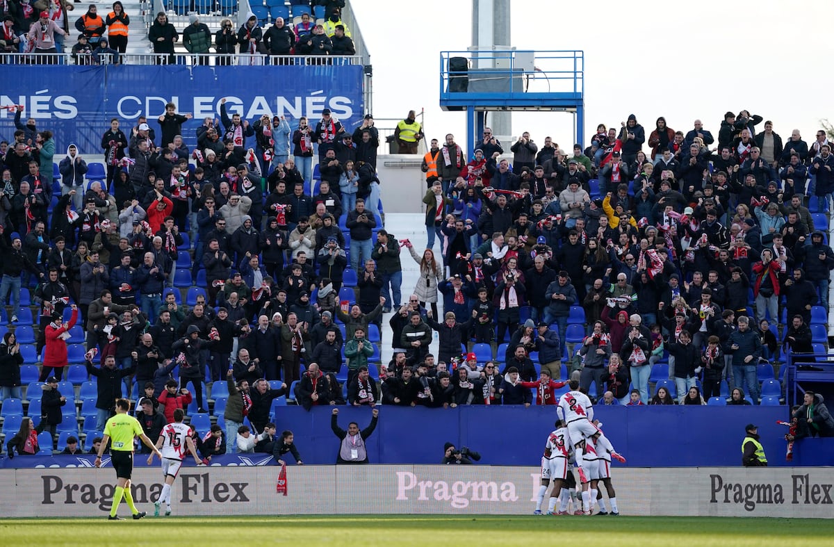 El Rayo pasa por encima del Atlético el día en que Vallecas se ...
