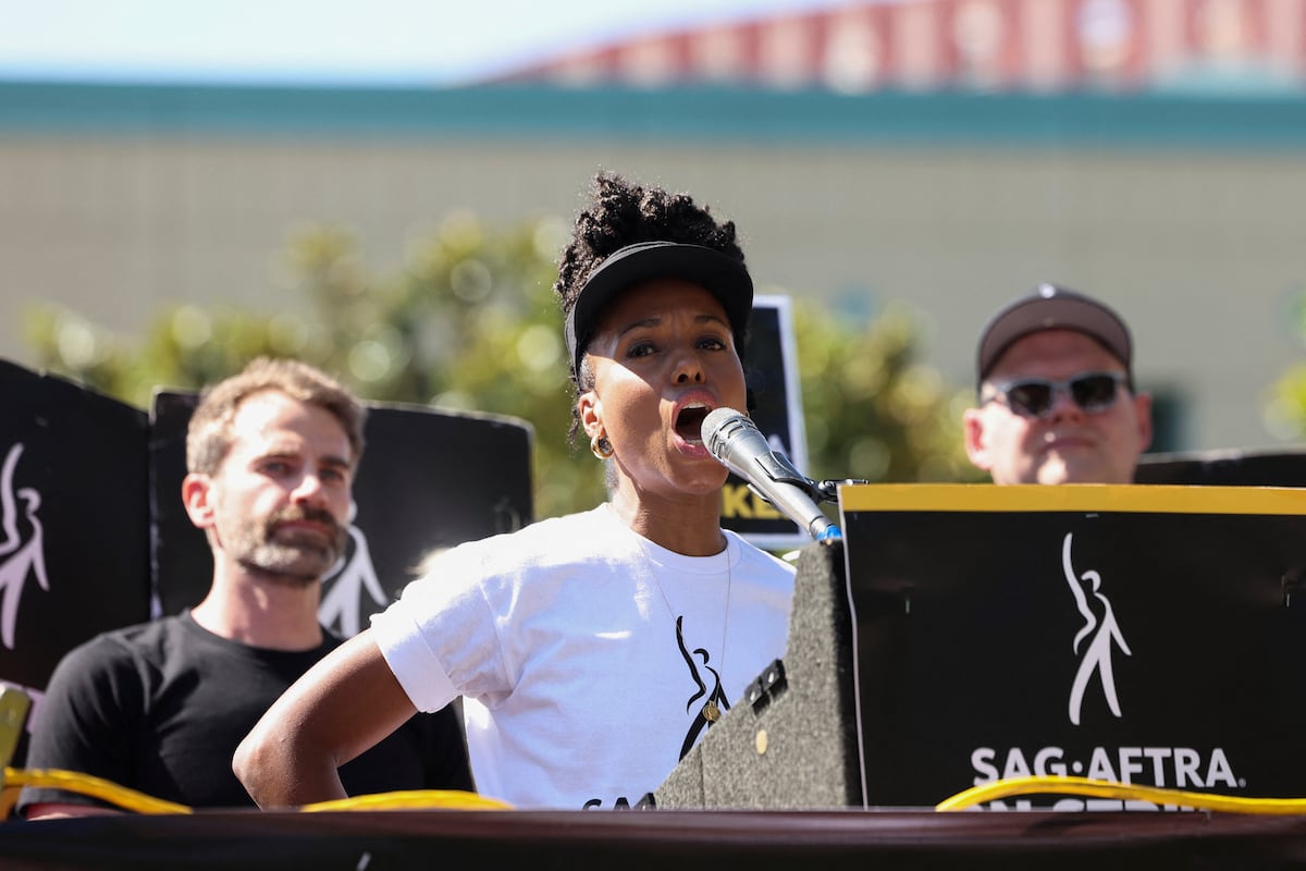 Kerry Washington, Martin Sheen shout for solidarity between Hollywood ...