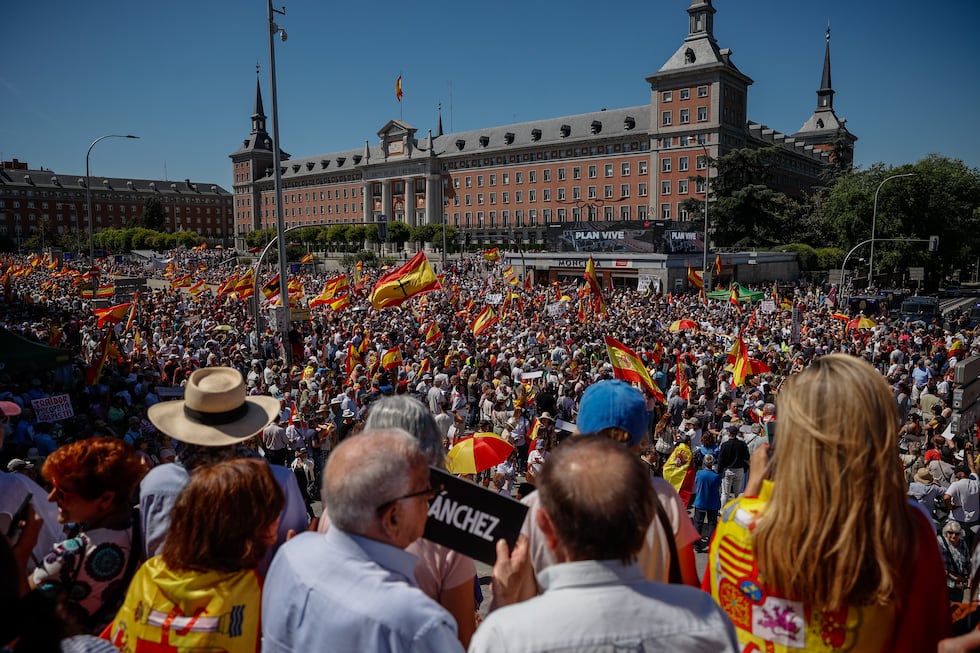 La manifestación en Madrid para exigir la dimisión de Pedro Sánchez, en ...